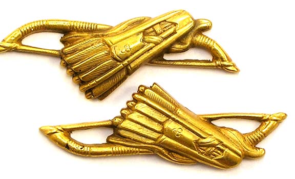 This 2 inch long set is the larger of two Bow & Arrow sets, making them ...